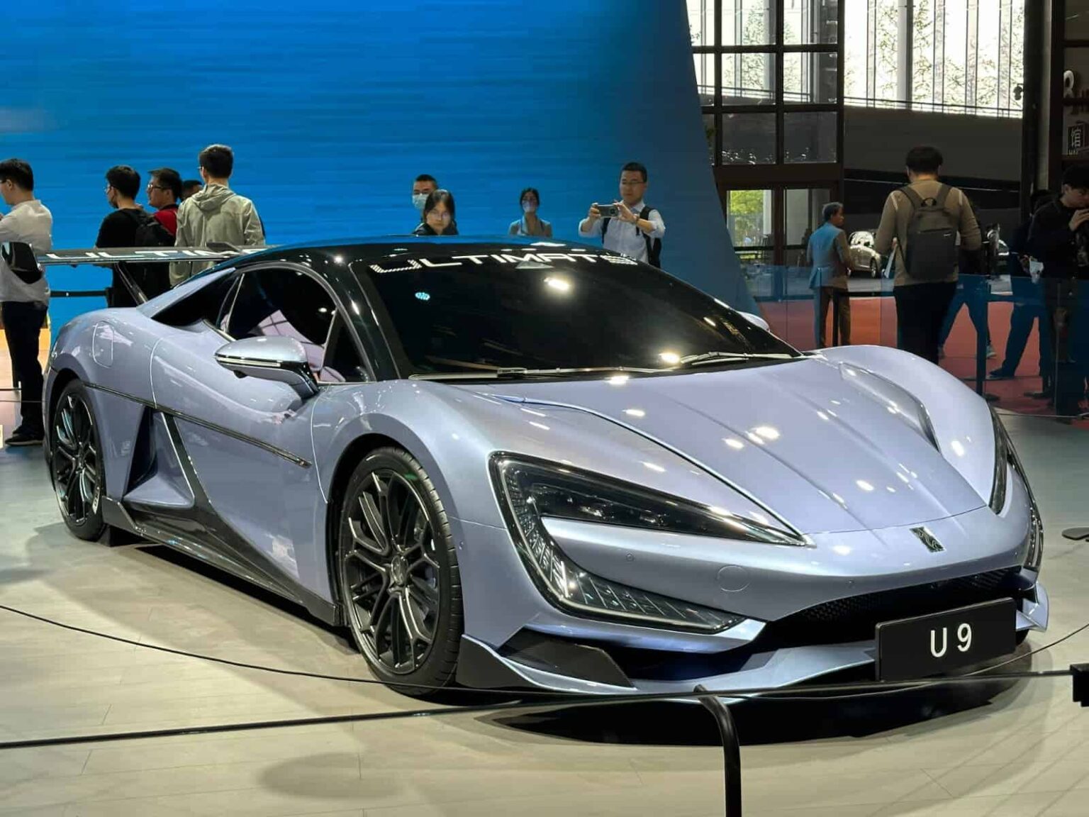 BYD apresenta veículo de luxo que desafia Ferrari e Lamborghini