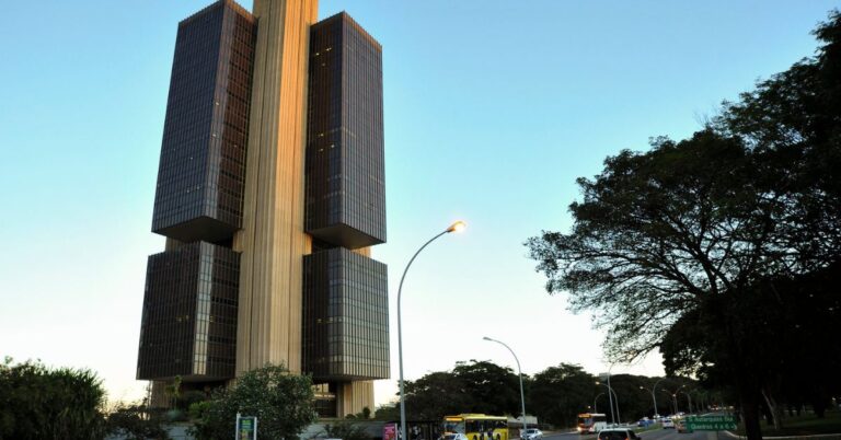 Novo Relatório Focus: inflação menor e Selic estável